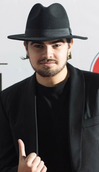 Jonathan Moly un salsero nada convencional