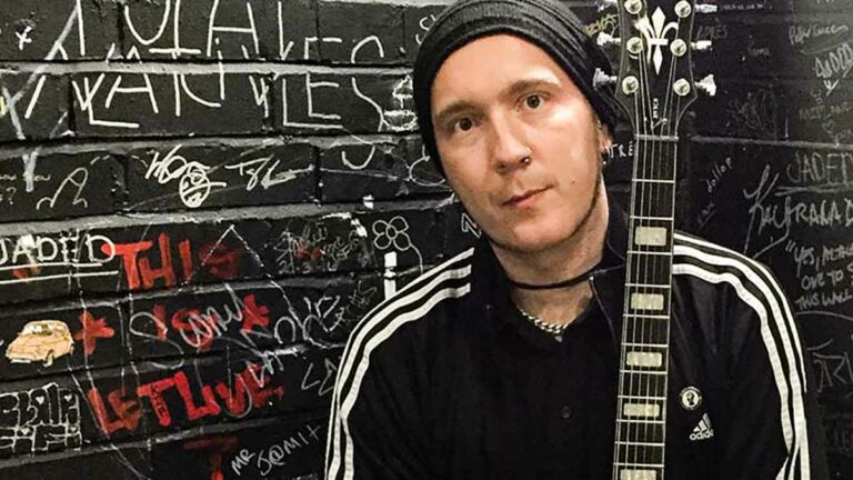 Chris Catalyst, la vida en acústico