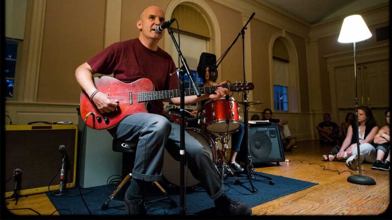 ¿Quiénes Son The Evens? Historia y Análisis en 2025